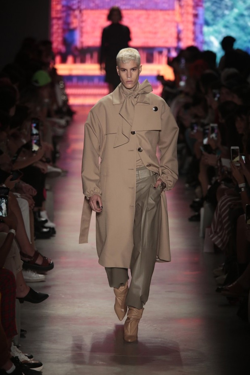 Em sua estreia, Sam Porto é recordista de desfiles no SPFW