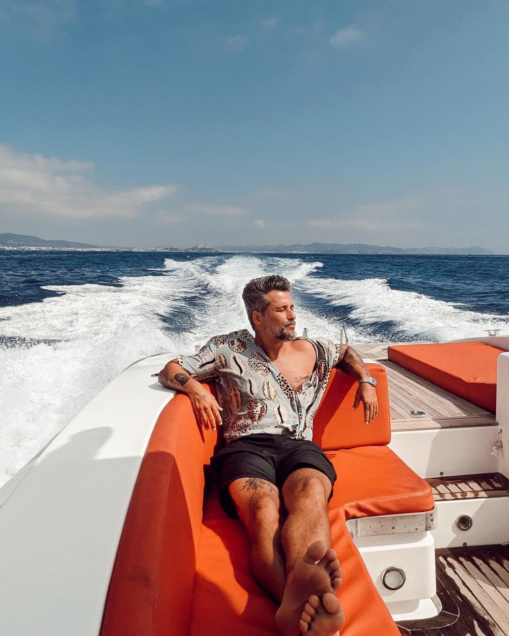 Bruno Gagliasso abre álbum de passeio a Formentera