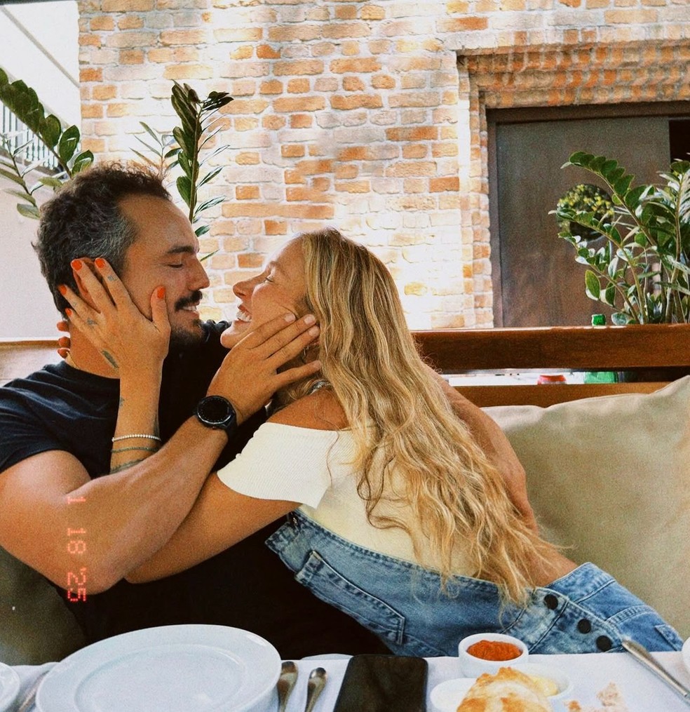 Gabriela Pugliesi faz declaração de amor para Tulio Dek