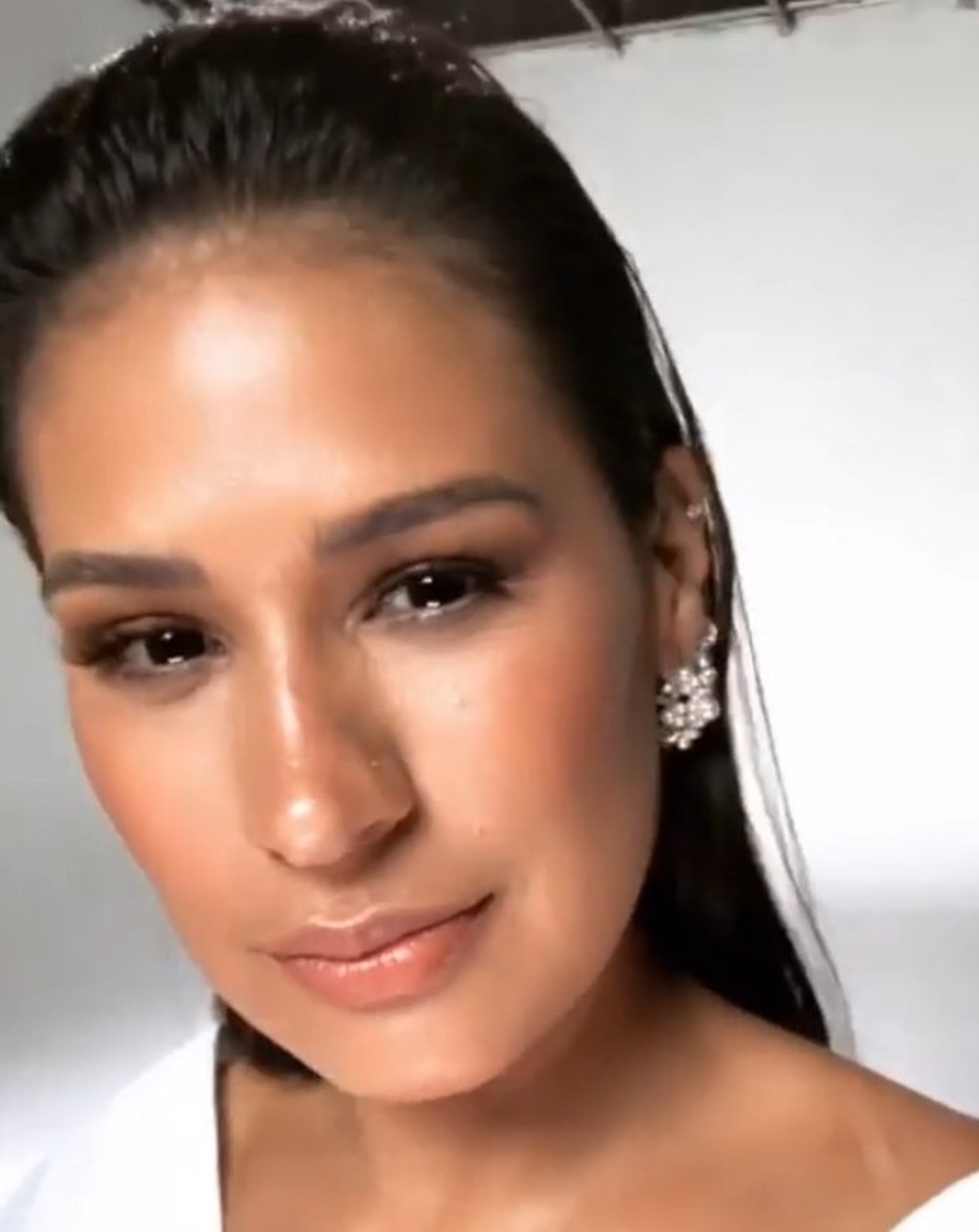 Simone surge deslumbrante e arranca elogios de seguidores: 'Perfeição'