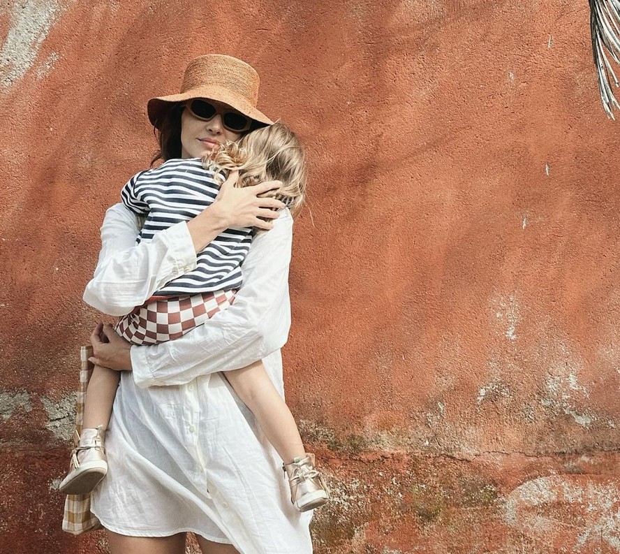 Mônica Benini posta clique raro com a filha caçula e fala sobre o mais ...