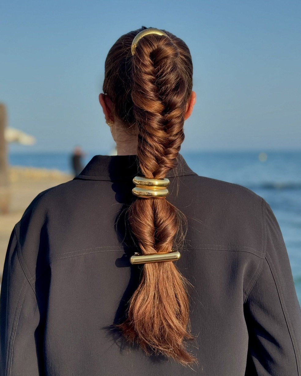 Pony cuff: o elástico de cabelo de metal é o novo acessório tendência ...