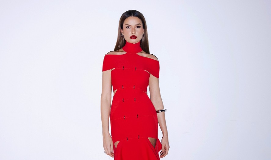 Juliette aposta em vestido de Alexander McQueen para temporada inédita ...