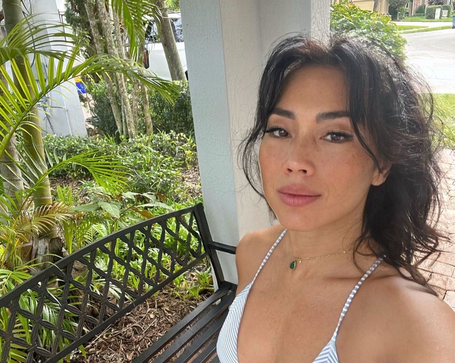 Danni Suzuki faz atividade física ao ar livre na Flórida