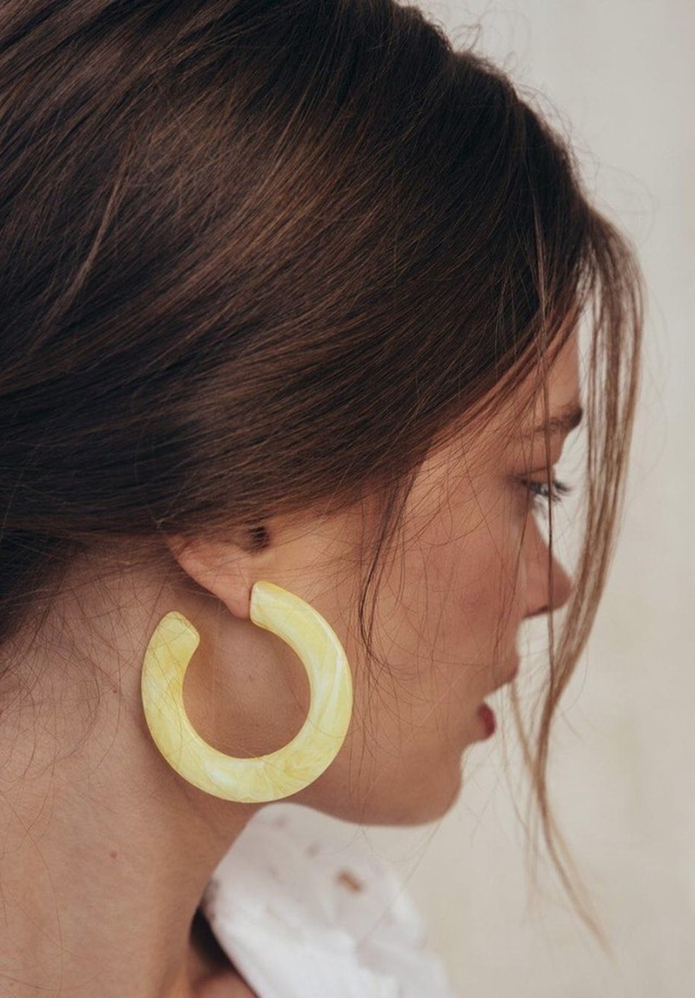 Argolas: brincos da vez ganham versões irresistíveis para o verão