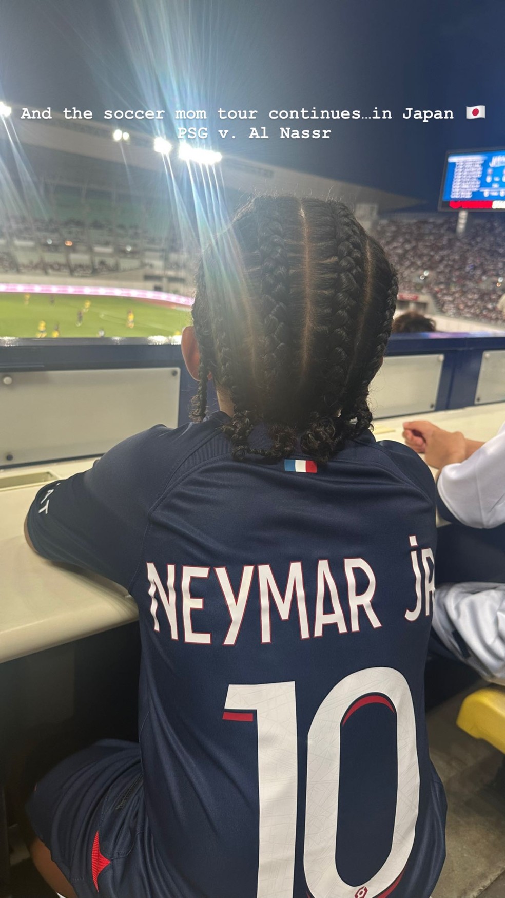 Neymar é tietado por filho de Kim Kardashian durante jogo do PSG