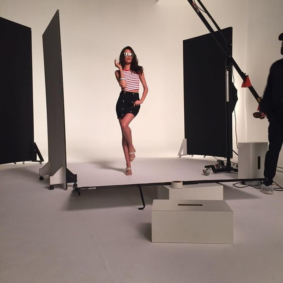 Making of: Barbara Fialho empresta sua beleza para o verão 2017 da ...