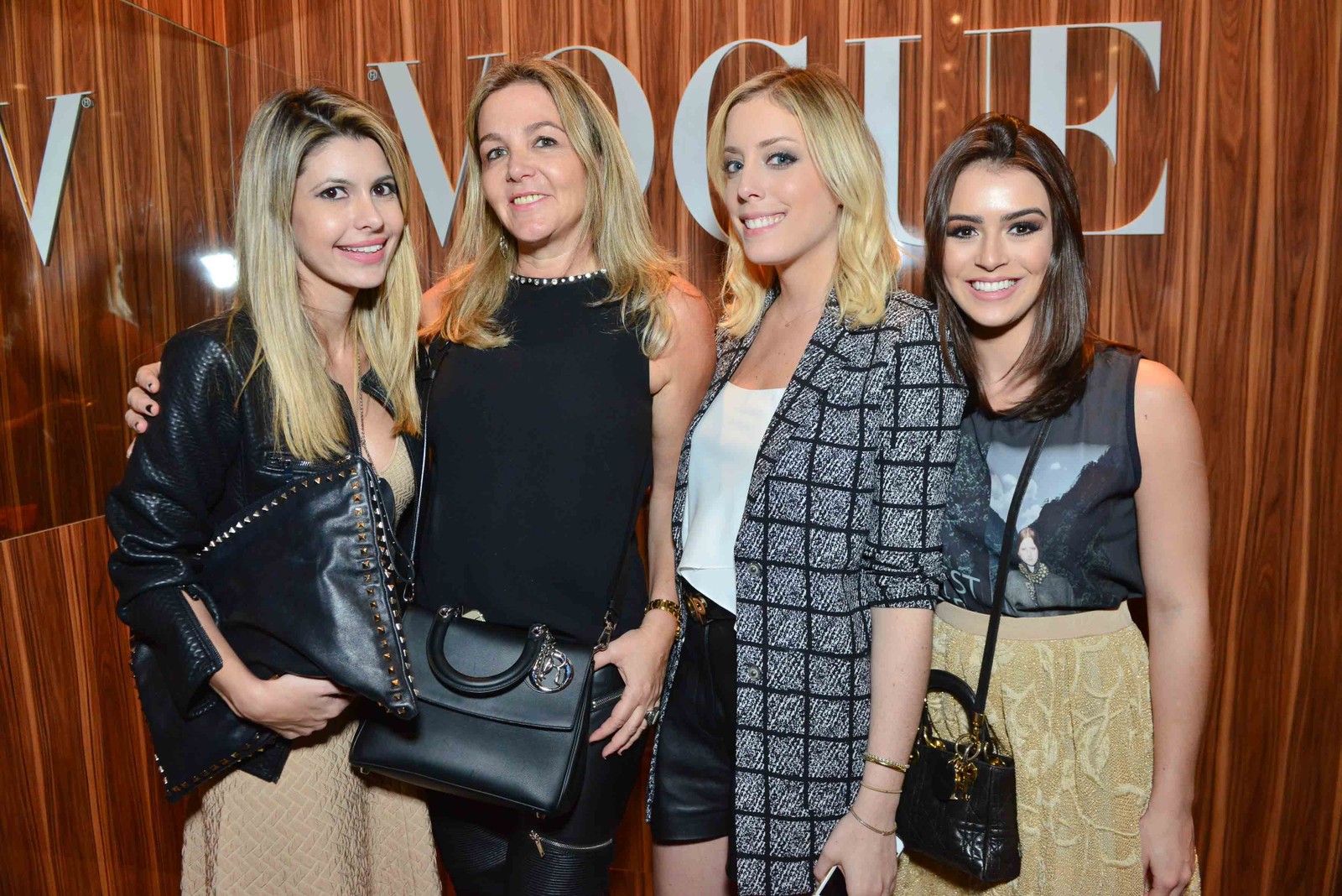 O tráfego de fashionistas foi intenso no dia 4 do lounge da Vogue ...