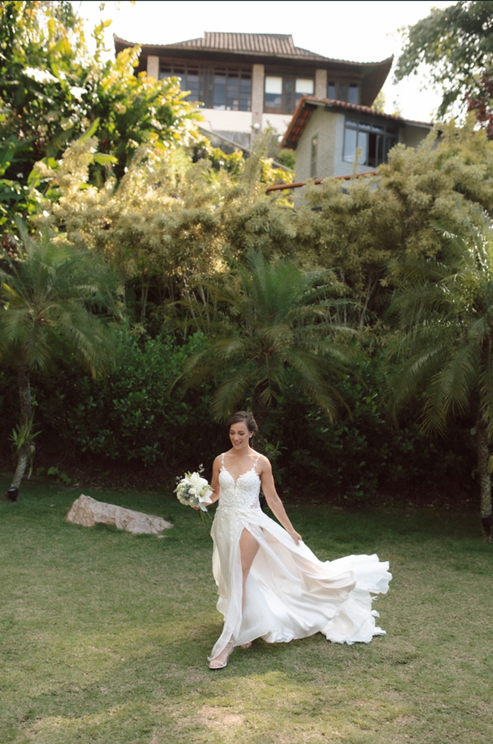 Adriana Birolli se casa com o diretor Ivan Zettel em cerimônia ...