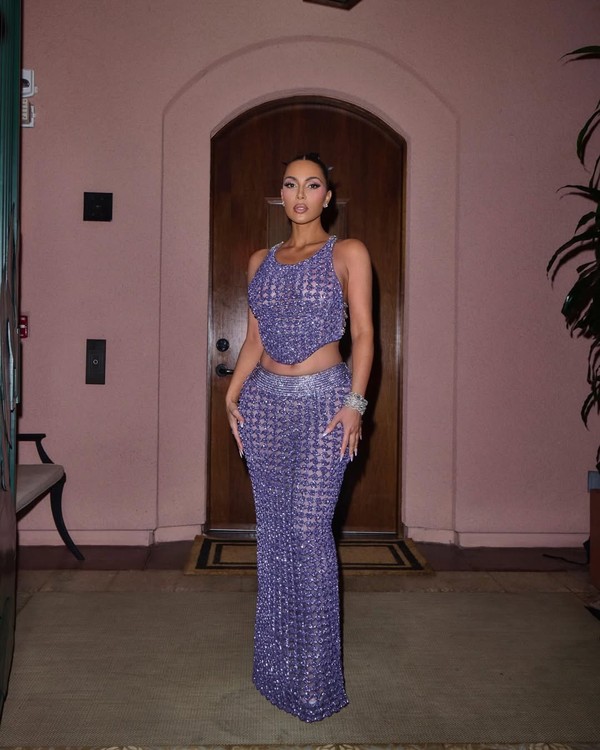 Kim Kardashian recria look de Halle Berry em '007' para festa de 70 ...