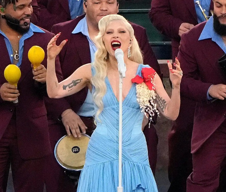 Lady Gaga celebra Porto Rico com look icônico no intervalo do Super ...