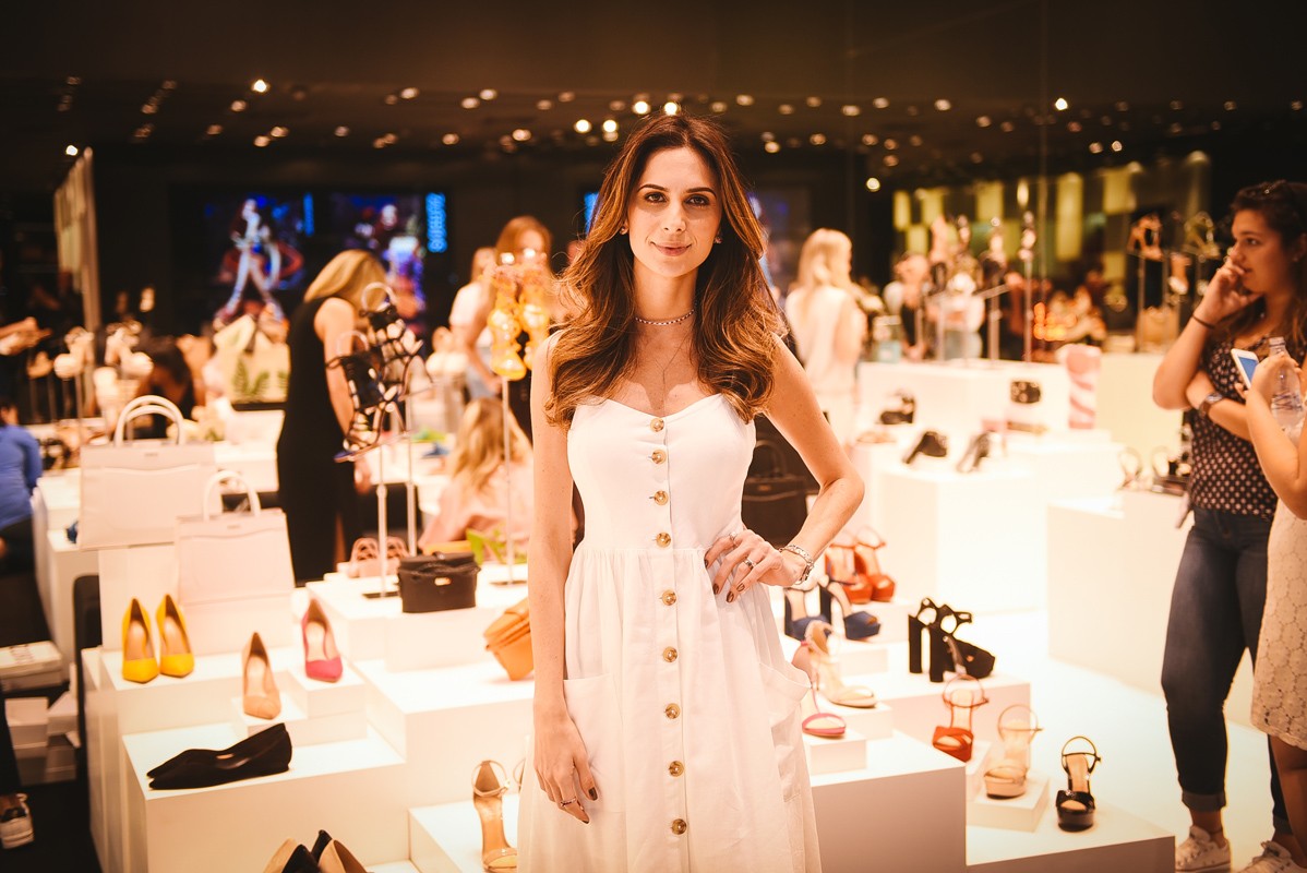 Schutz apresenta a linha “Monogram” na Oscar Freire