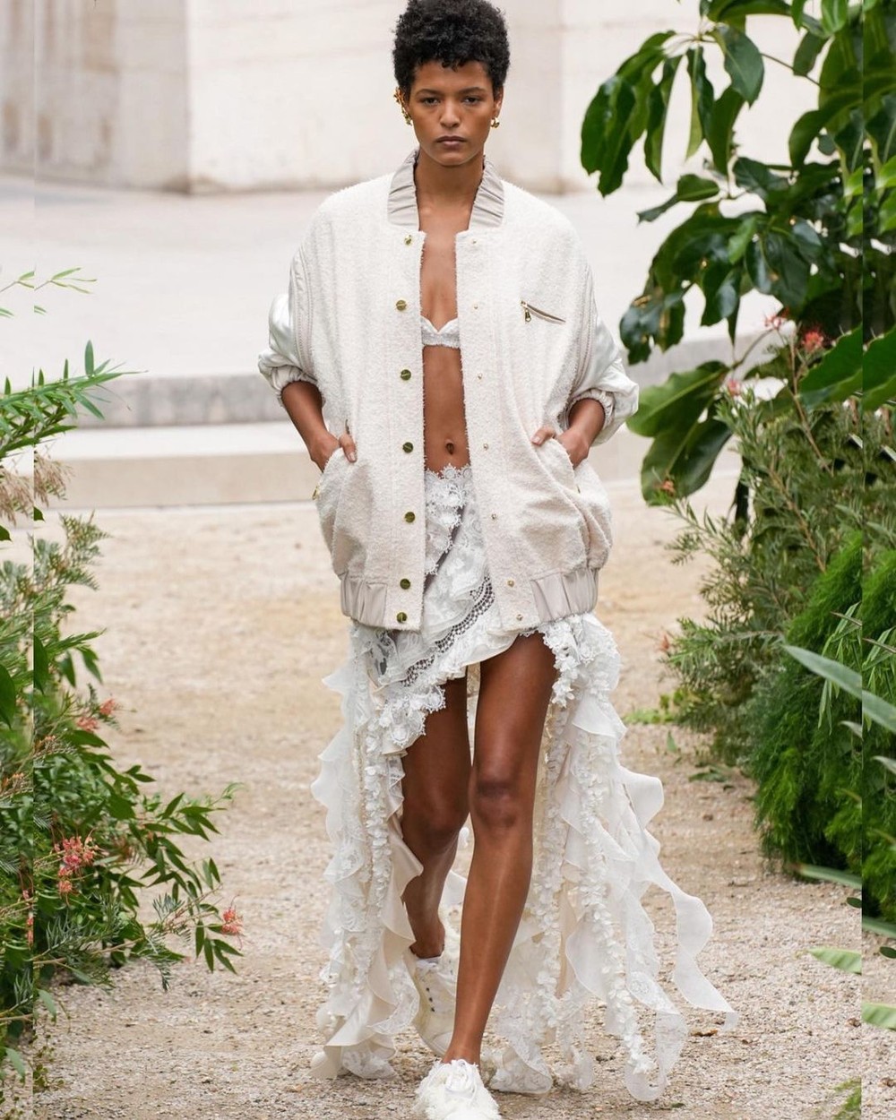 Quem é Laiza de Moura, modelo carioca que estrela a Vogue de novembro