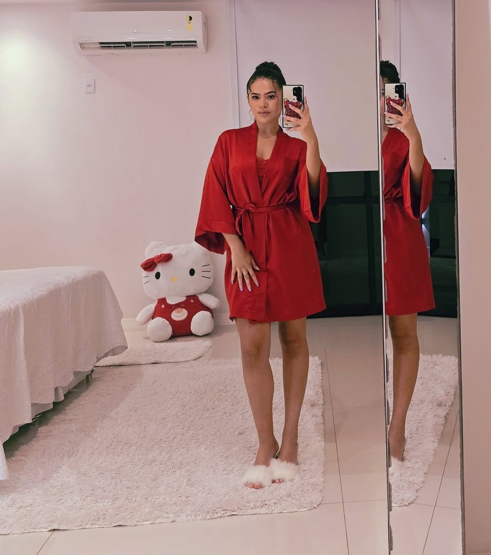 Maisa celebra proximidade do Natal com cliques de look vermelho e ...
