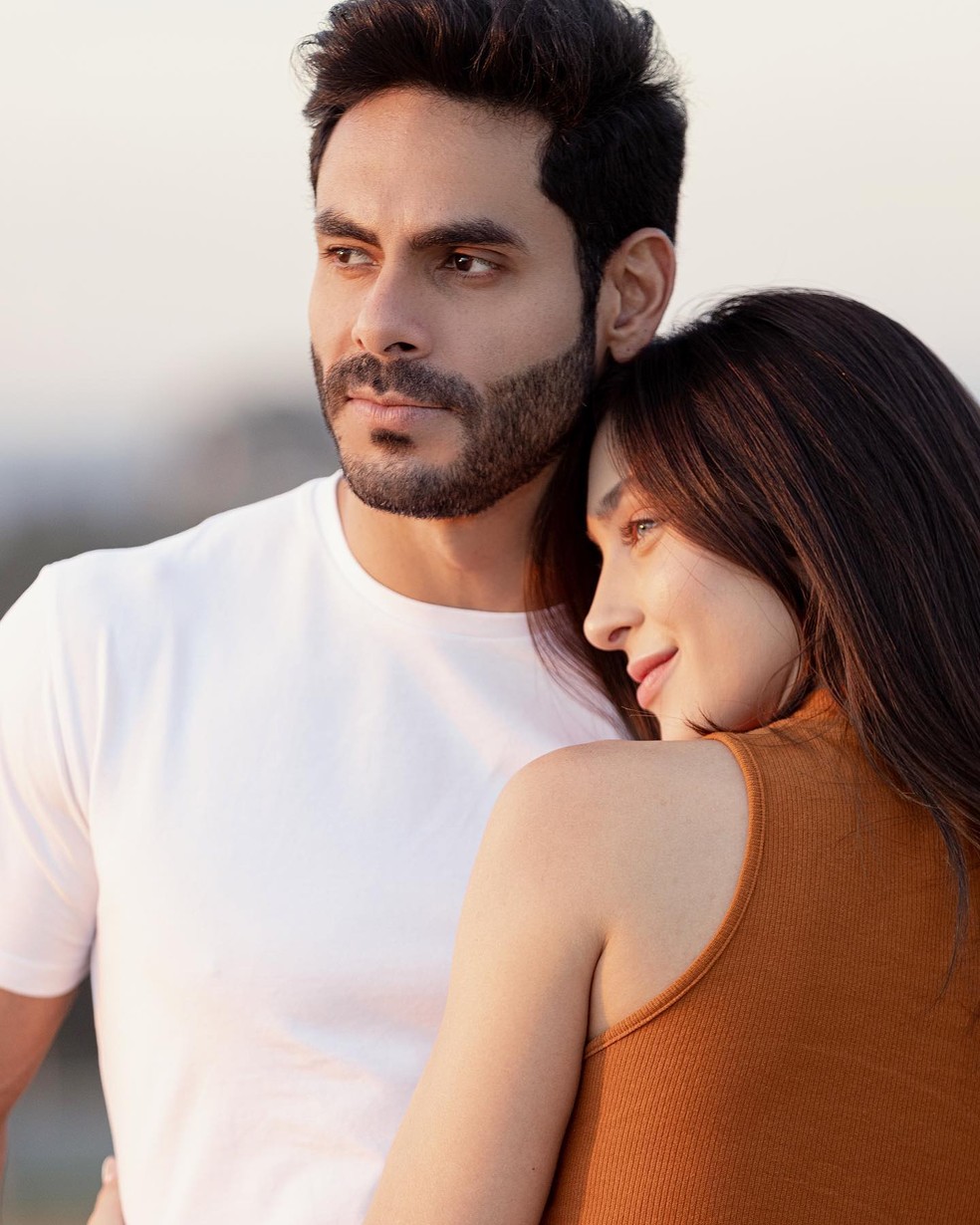 Rodolffo exibe momento romântico com a namorada, Thayla Lacerda