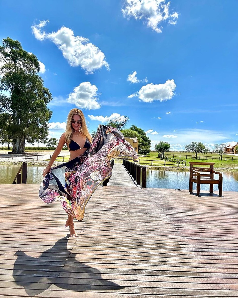 Desirée Soares se diverte em sessão de fotos e Galvão Bueno lamenta ...