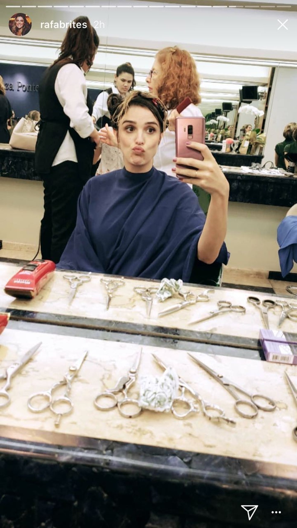 Rafa Brites mostra o novo visual em rede social