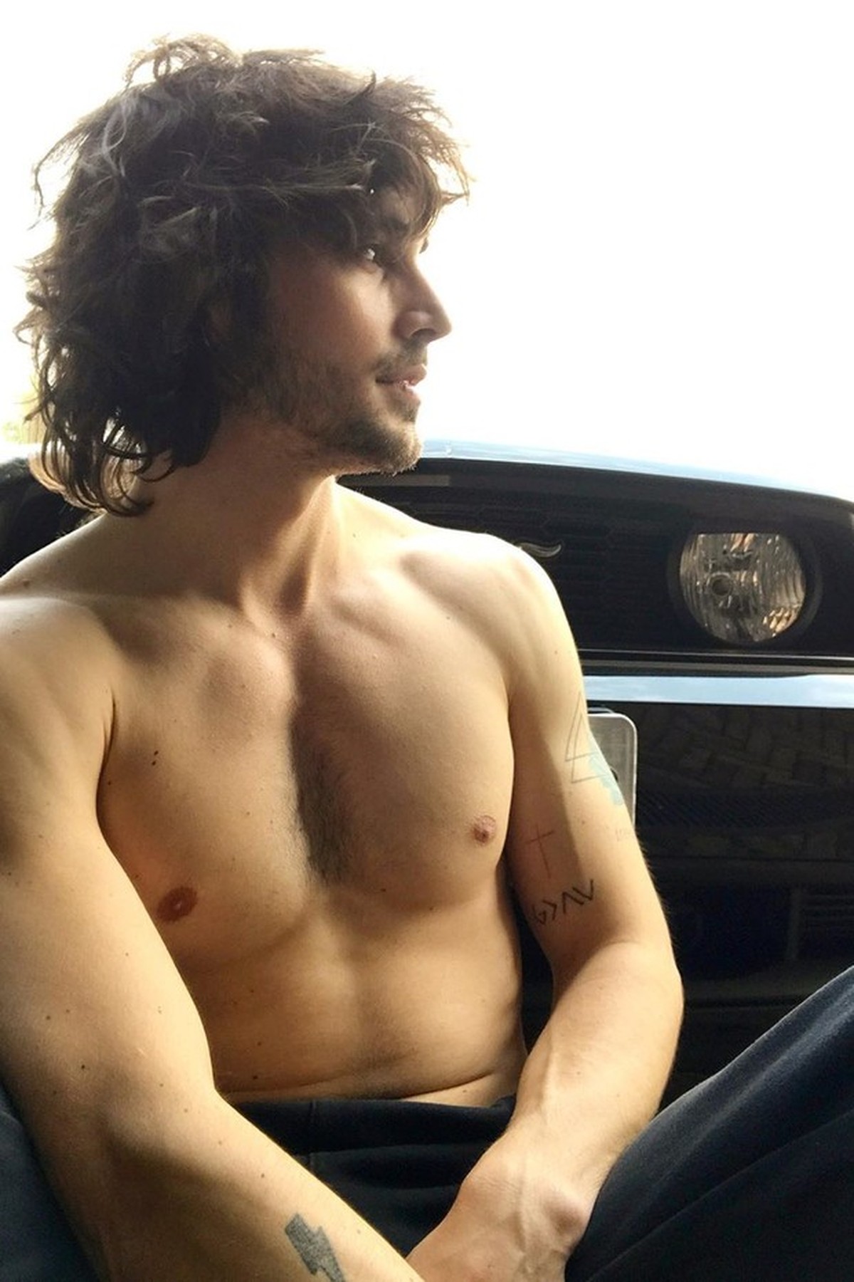 Fiuk surge mais forte e ganha elogios pela boa forma: 'Tomou biotônico?'