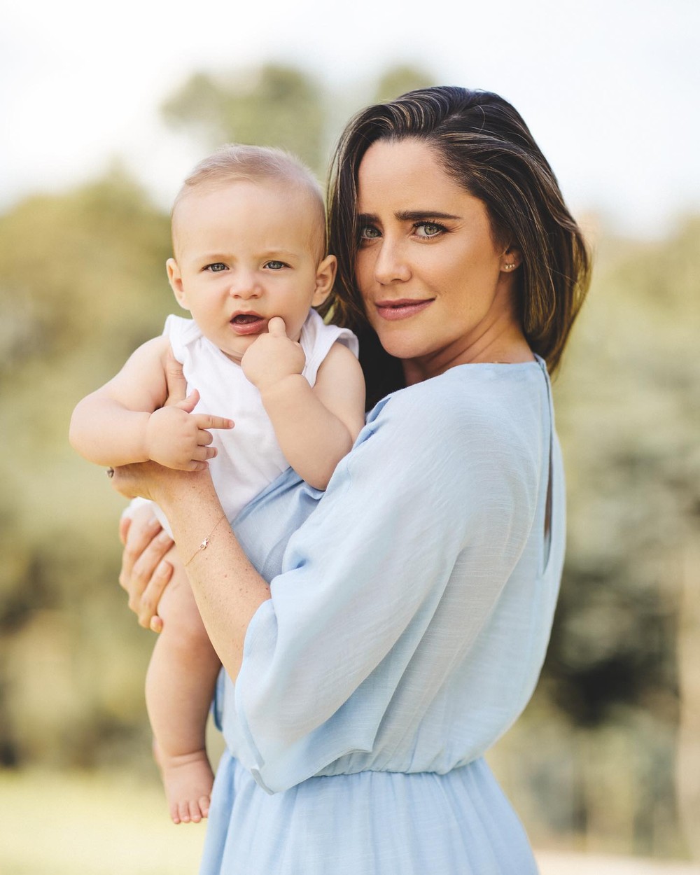 Fernanda Vasconcellos exibe ensaio encantador com Cássio Reis e Romeo