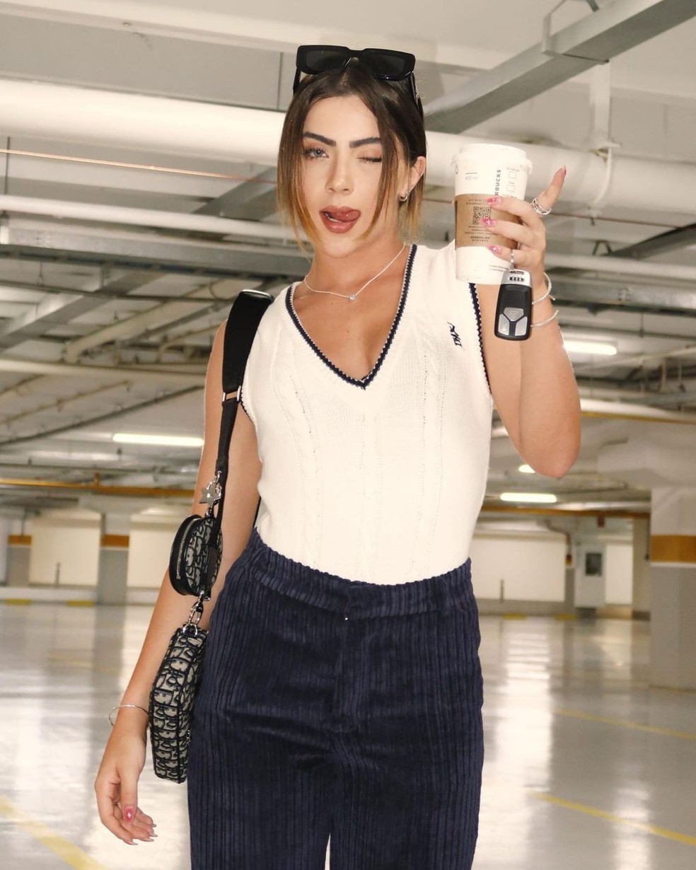 Jade Picon para a web com look elegante