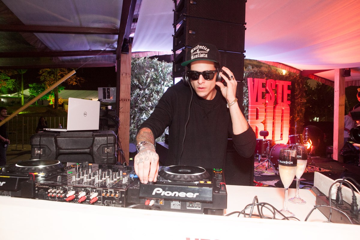 Amaro comanda a primeira sunset party do Veste Rio