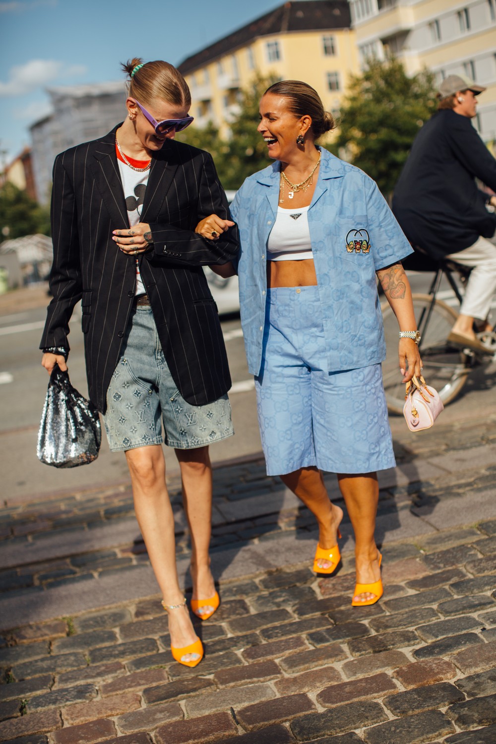 Jorts: saiba como usar a peça que vai dominar o verão 2024