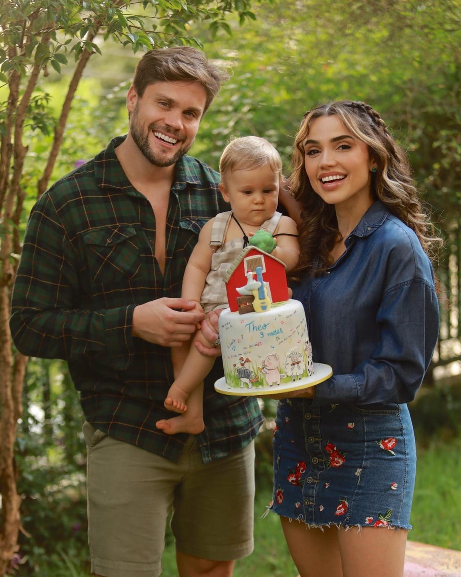 Paula Amorim e Breno Simões celebram os 9 meses do filho, Theo | Celebridades | Vogue