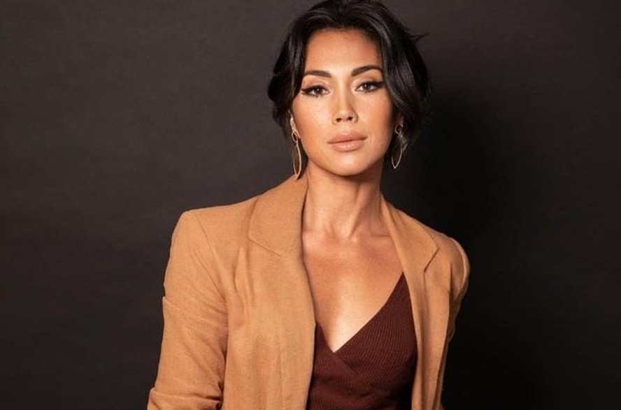 Danni Suzuki esbanja elegância com look social