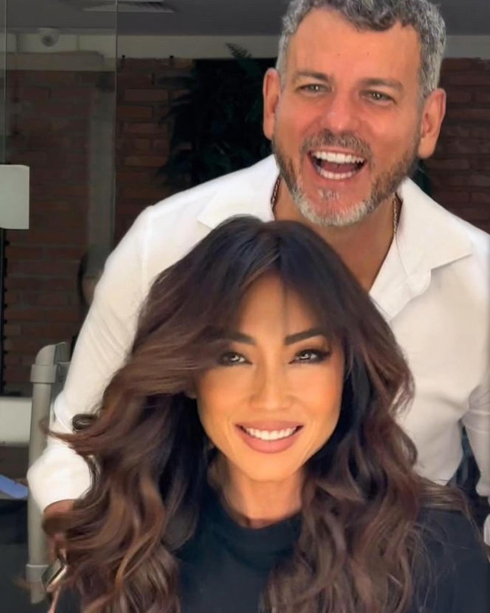 Danni Suzuki exibe novo visual em fotos na web: 'Tava na hora de dar ...