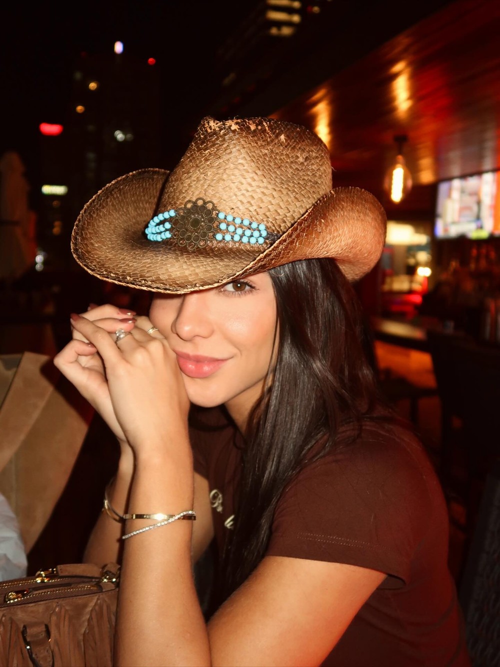 Gabriela Versiani elege look 'cowgirl' e abre álbum de viagem com ...
