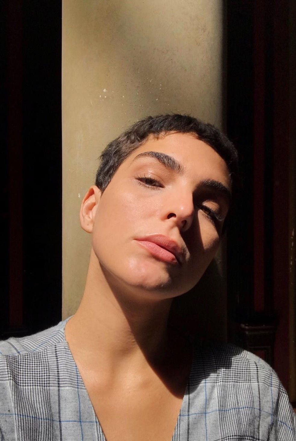 Julia Konrad está de visual novo