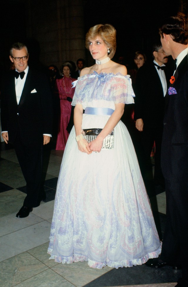 Princesa Diana: 10 looks memoráveis que marcaram sua evolução de estilo