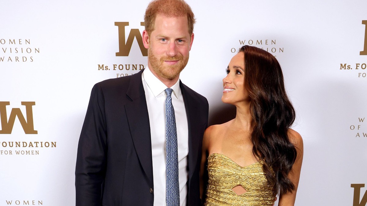 Meghan Markle usa joia de Lady Di para receber prêmio em Nova York