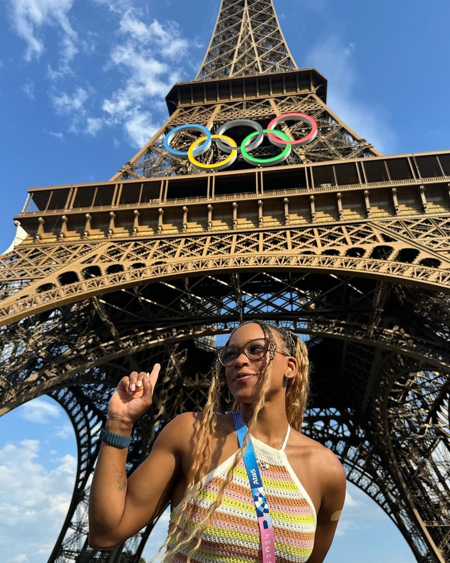 Rebeca Andrade abre novo álbum das Olimpíadas de Paris