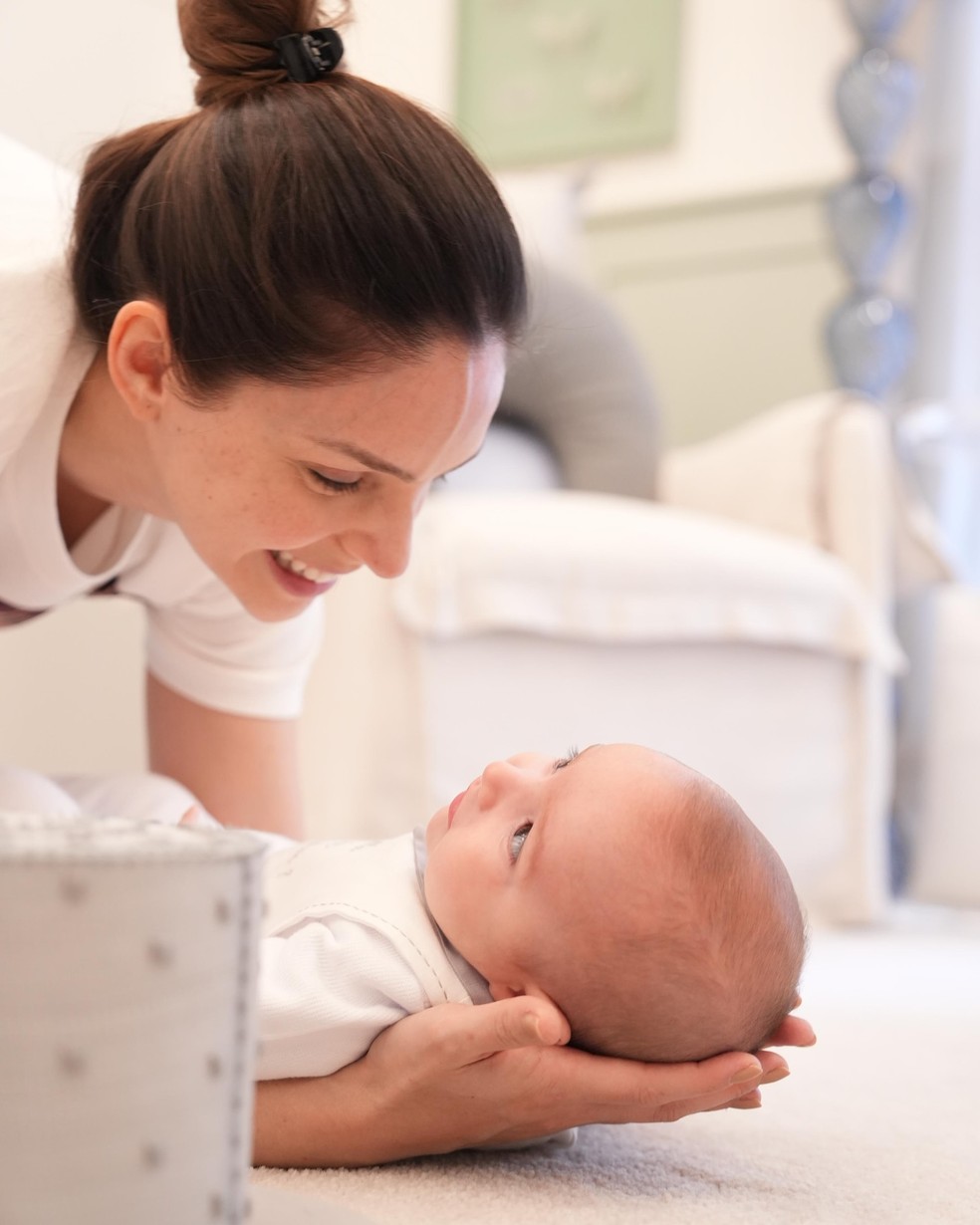 Caroline Celico celebra 3 meses do filho caçula, Rafael: 'Papai, mamãe ...