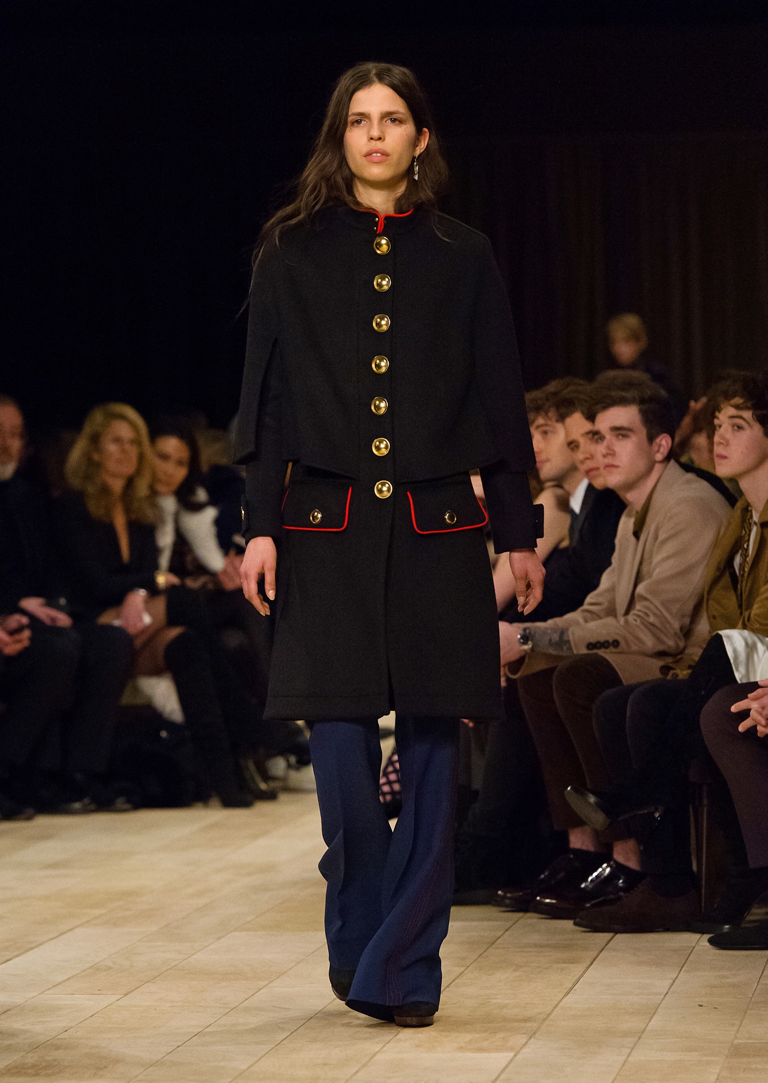 Burberry apresenta prévia da sua coleção feminina de inverno em Londres